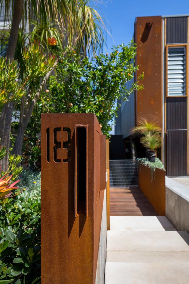 Living Screen House by CplusC Architectural Workshop | Hunting for George