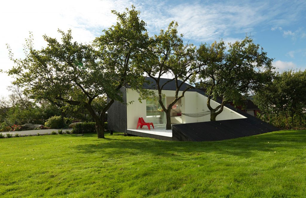 10 Of Our Favourite Small Innovative Houses | Hunting for George